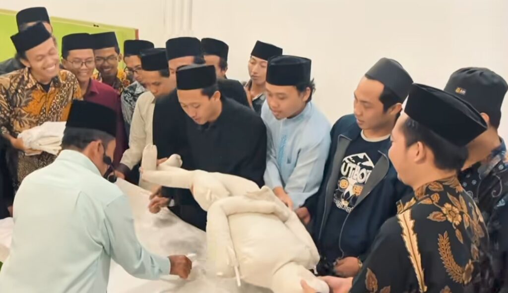 PP Inayatullah Gelar Latihan Perawatan Jenazah – IPNU